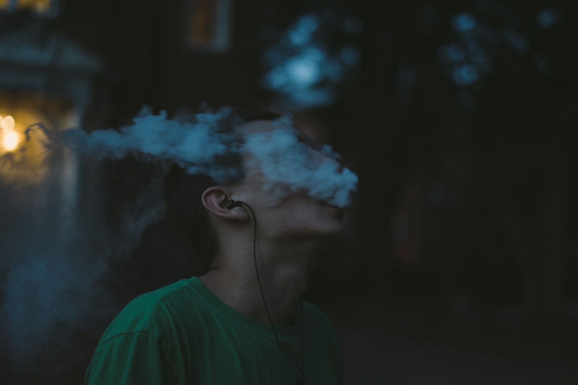 Vaping vs Smoking 2025 Guide – 8 Pros and Cons - Hi Boox