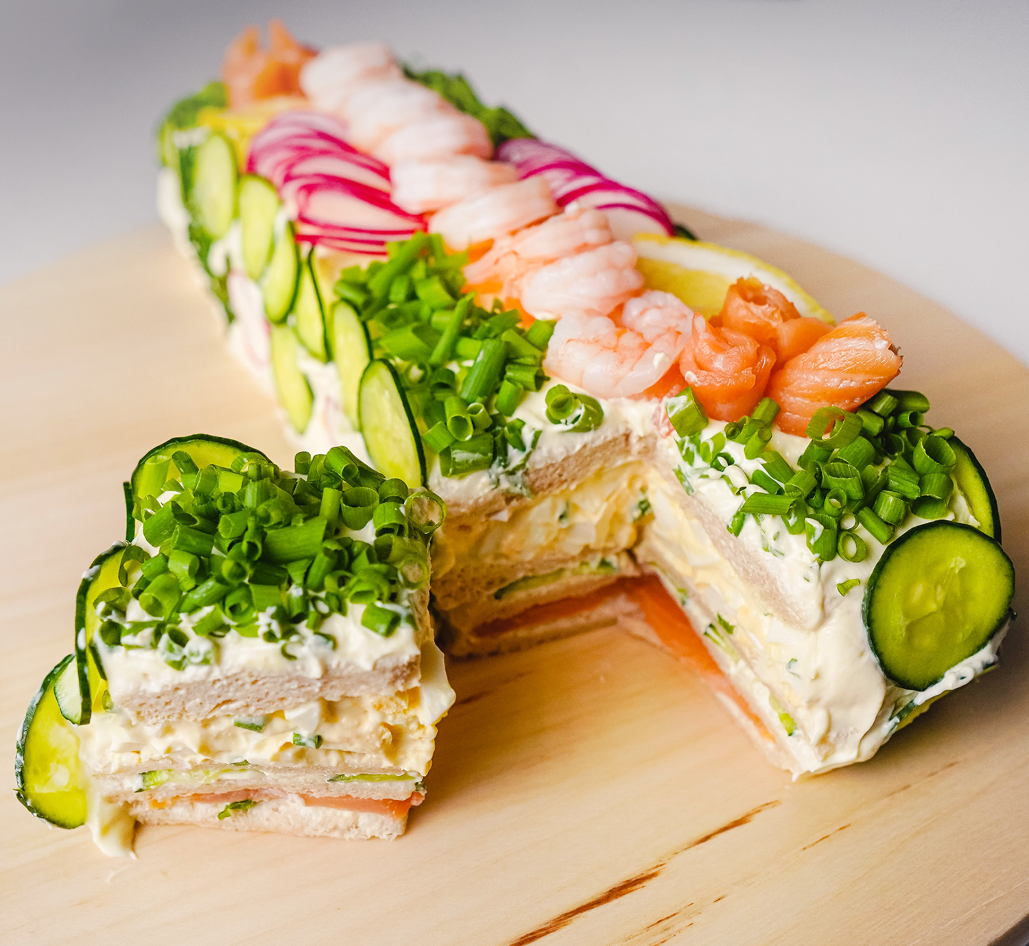 Recipe for Smoked Salmon Cake with Sliced Bread - Hi Boox