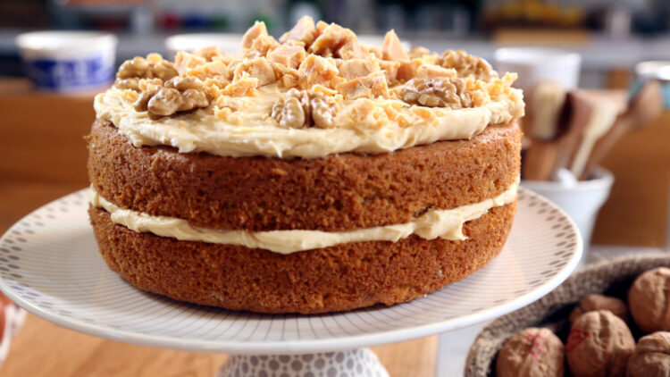 Delicious Walnut Sponge Cake Recipe - Hi Boox