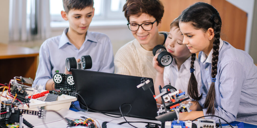 Hands-On Learning ─ The Power of Experiential STEM Projects - Hi Boox